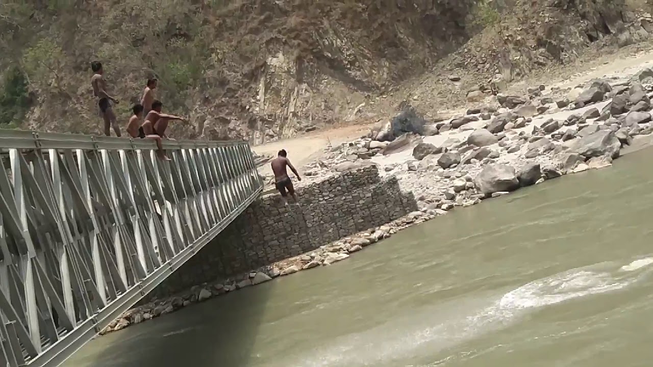 Sunkoshi ( Phoksintar/ foksintar) pancha-koshi live dive by workers of ...