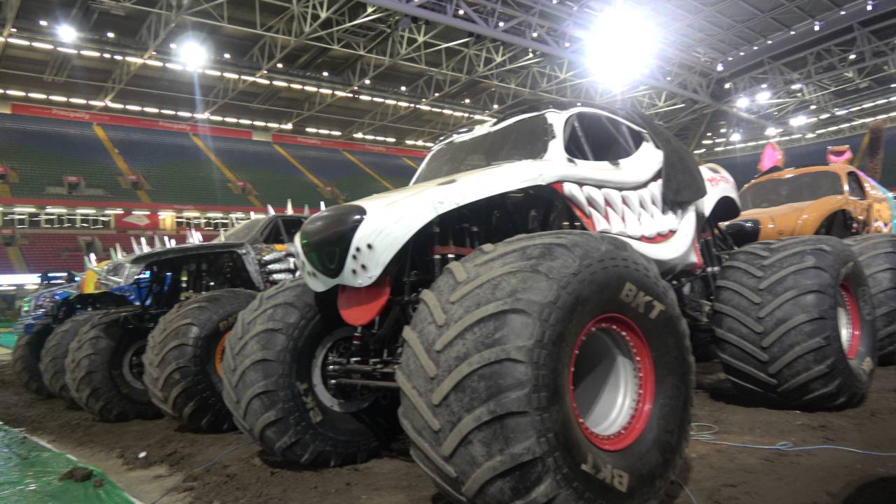 [4k] Shorter overview Monster Jam Trucks in Ultra HD 4k - YouTube