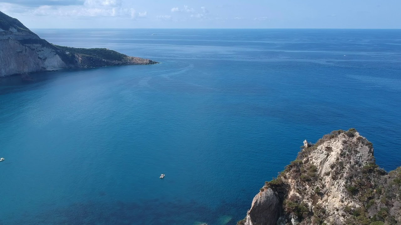 Ponza e Palmarola. Le isole Pontine da vedere almeno una volta nella ...