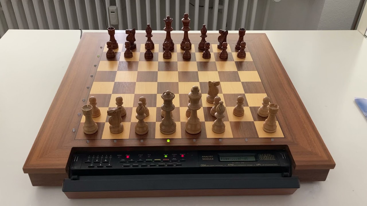 Schachcomputer Saitek Leonardo mit Analyst 6MHz (Chess Computer) - YouTube