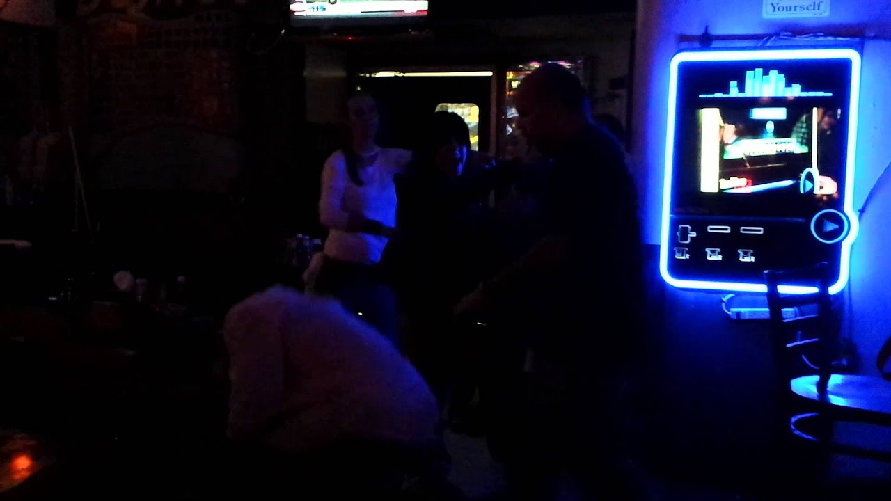 Bourbon st bar fight with two girls - YouTube