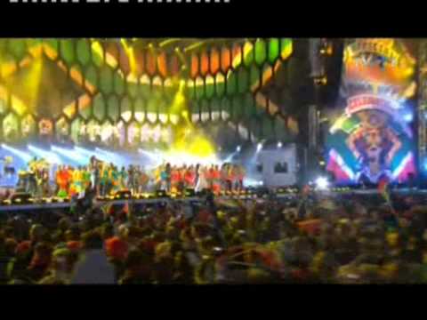 SHAKIRA AU CONCERT D'OUVERTURE DE LA FIFA WORLD CUP 2010 - YouTube