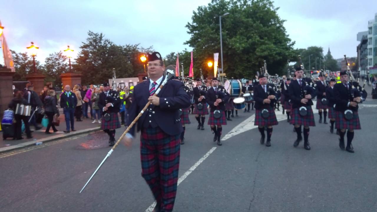 Fife police marching to the bus worlds 2016 - YouTube
