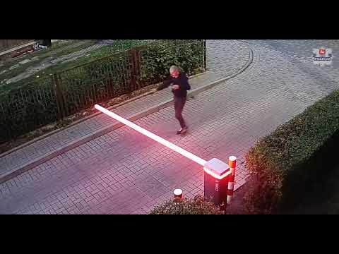 Nocny powrót z imprezy i zniszczony szlaban - YouTube