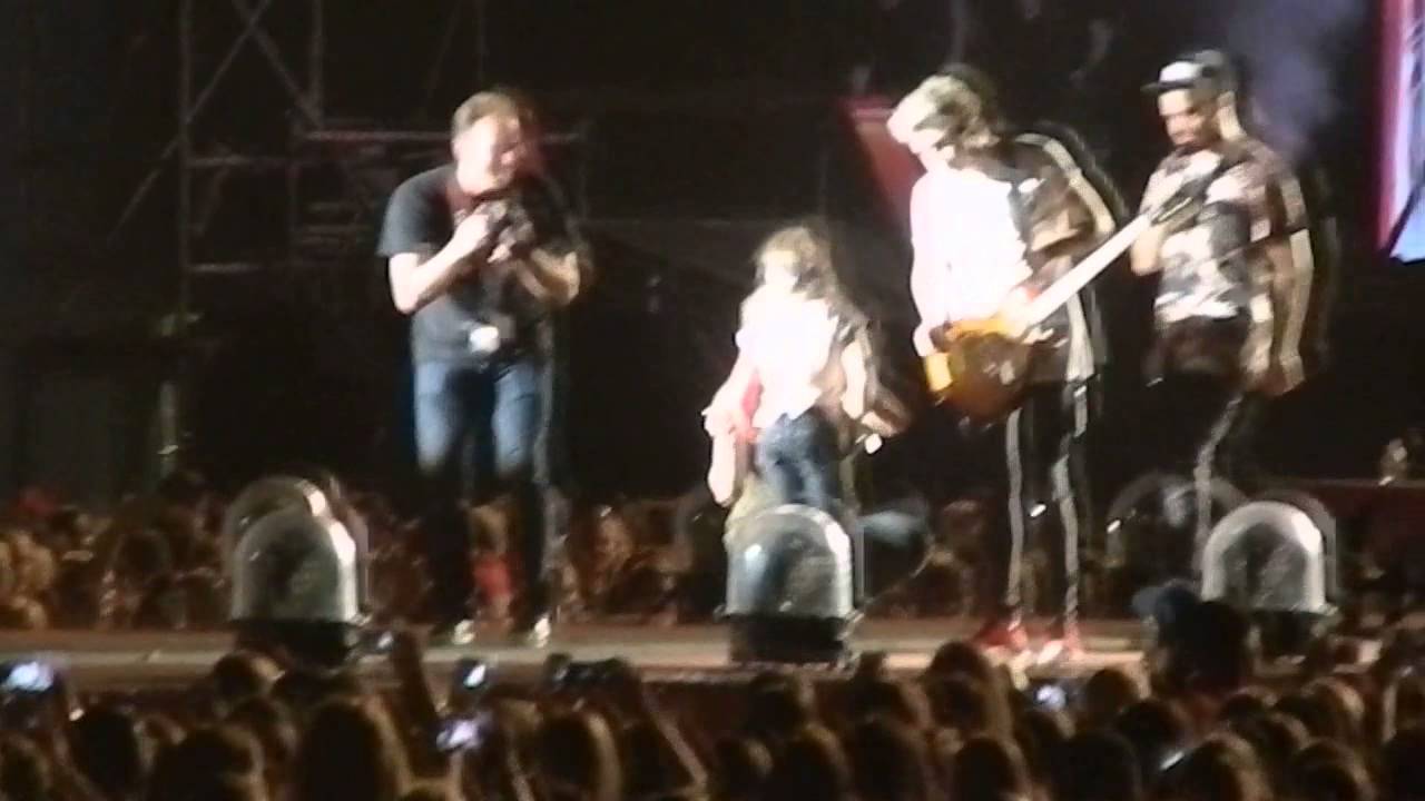 one direction signing caroline's cast chicago 8.30.14 - YouTube