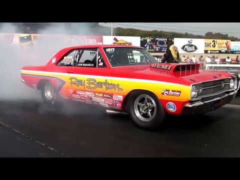 Jim Daniels drives Ray Barton '68 Hemi Dart