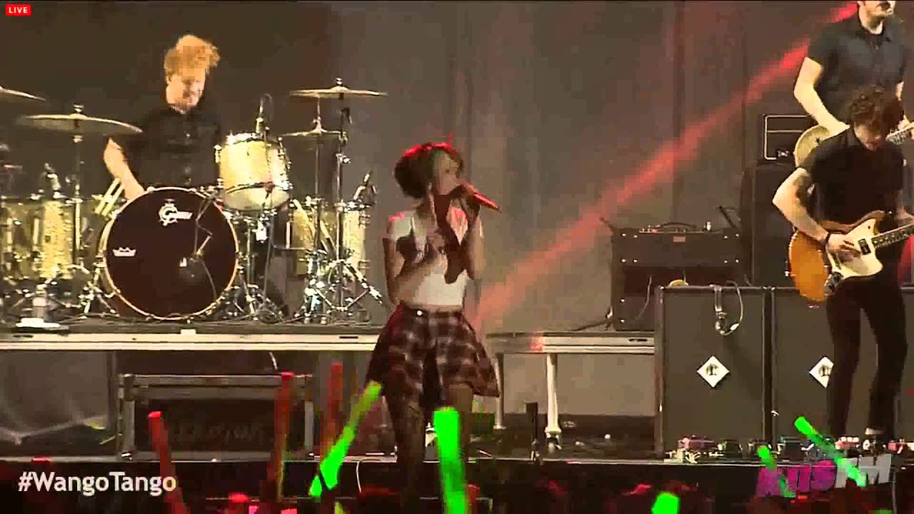 Paramore "Ain't It Fun" -Wango Tango 2014 - YouTube