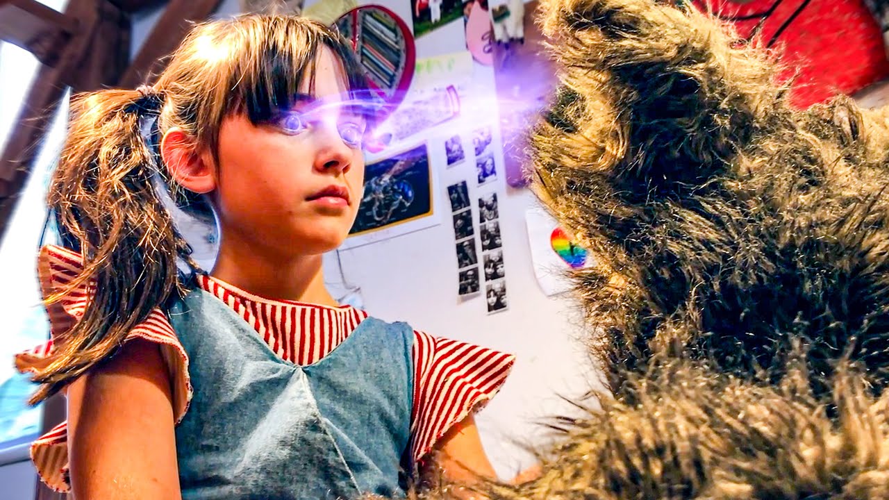 Little Alien Infiltrates A Family | Invaders From Proxima B | Full ...