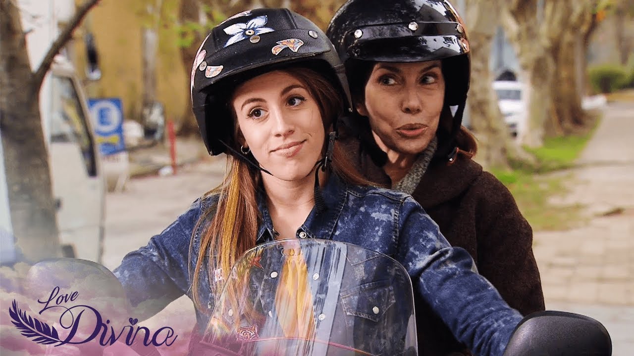 Love Divina | ¡Divina salva a una desconocida! - YouTube