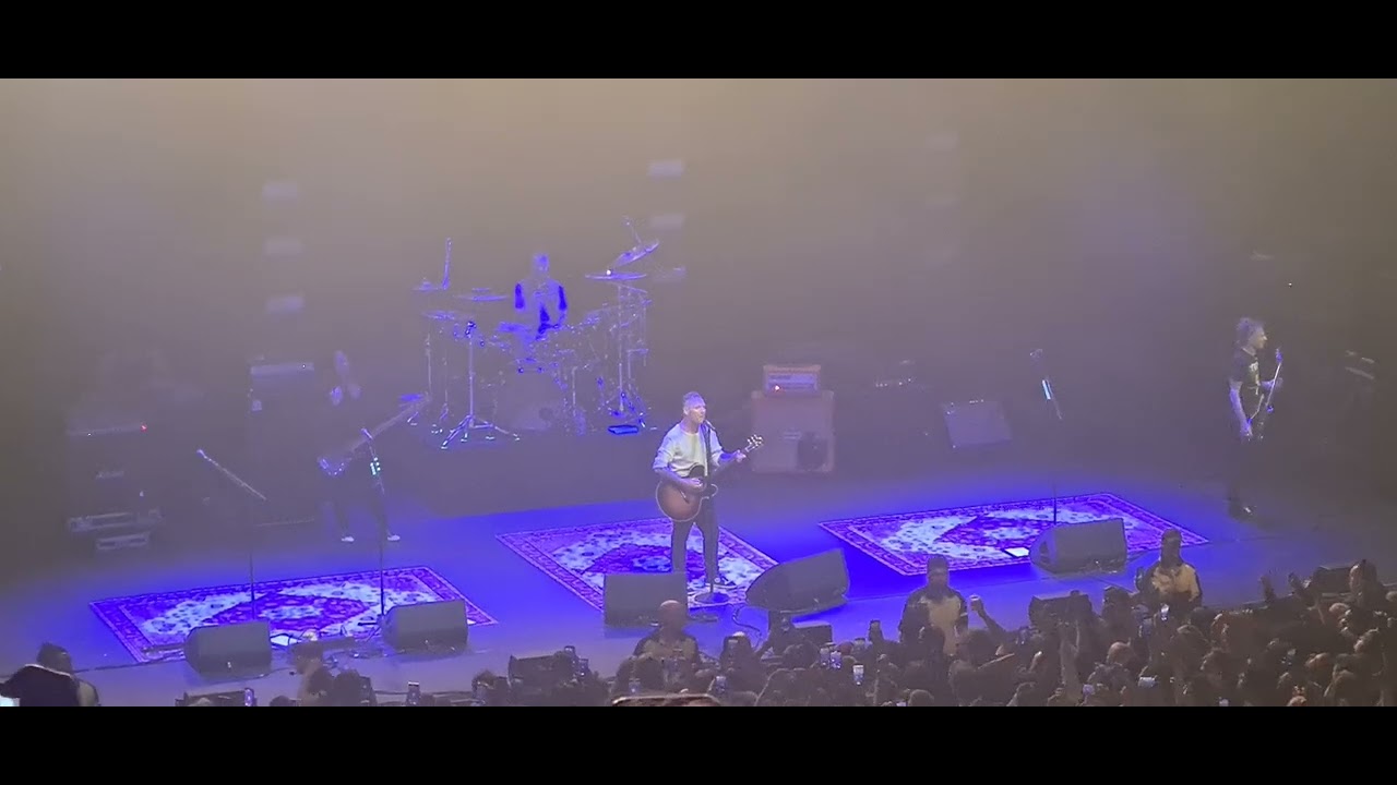 Corey Taylor - Spongebob Squarepants theme, live in London 2023 - YouTube