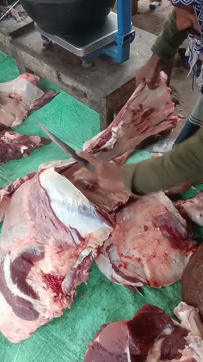 Beef cina processing skills by skilled butcher. #beefcinaprocessing #butcherskills - YouTube