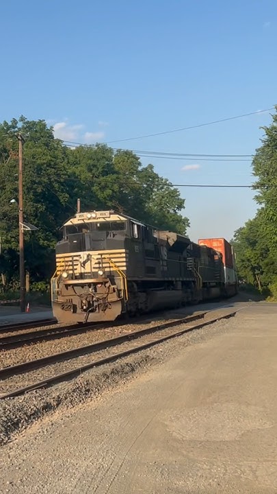 (ALL EMD LASHUP)NS 1155 SD70ACe leads NS 23G through Piscataway,NJ w/ a nice K5LLA! & friendly ...