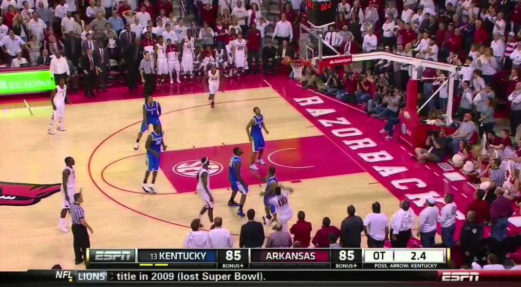 Arkansas Last second dunk in to beat Kentucky - YouTube