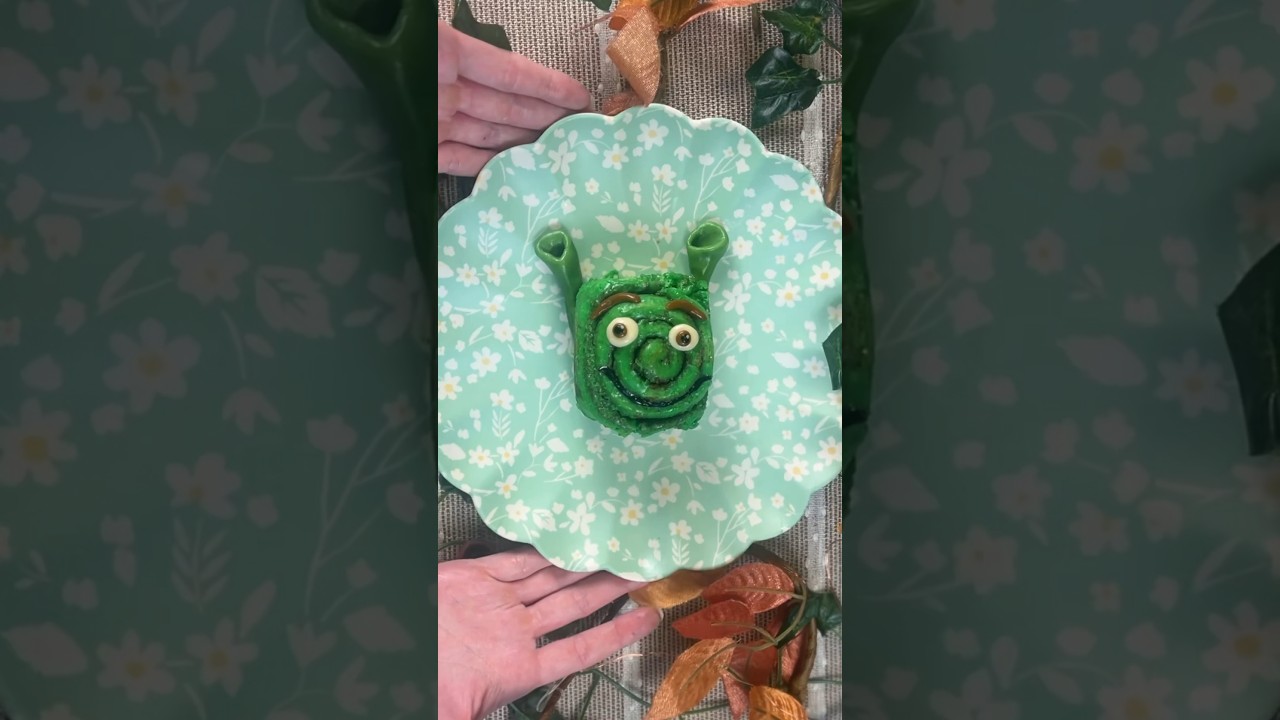 SHREK CINNAMON ROLLS💚 #shrek #cinnamoroll #shorts - YouTube