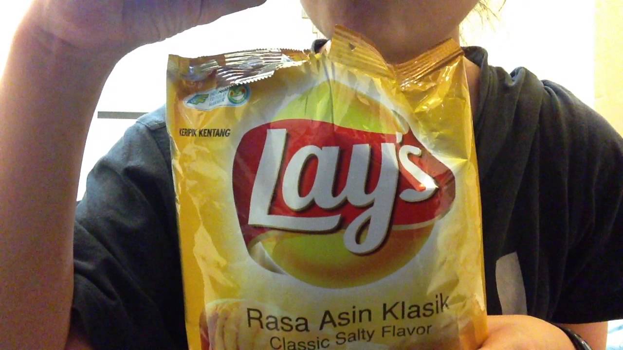 ASMR - Lay's Potato Chips ( Crunchy ) - YouTube