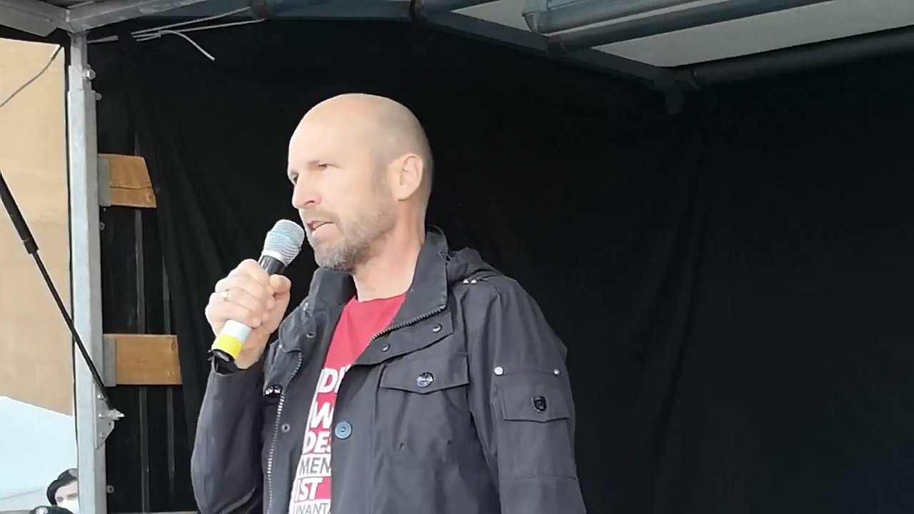 Rede #Polizist Bernd #Bayerlein #Demo #München #Königsplatz 11.04.21 - YouTube