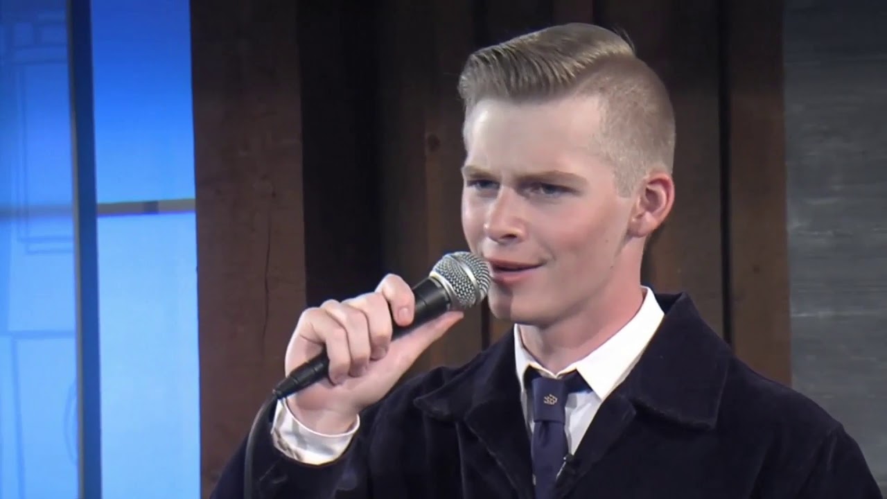 Sam Smith Sings Blue Jackets - YouTube