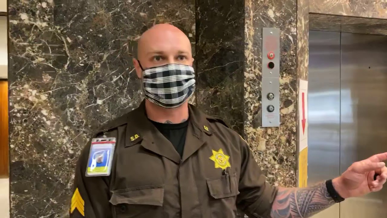 Maui Sheriff’s Deputy Bayron not respecting the law. - YouTube