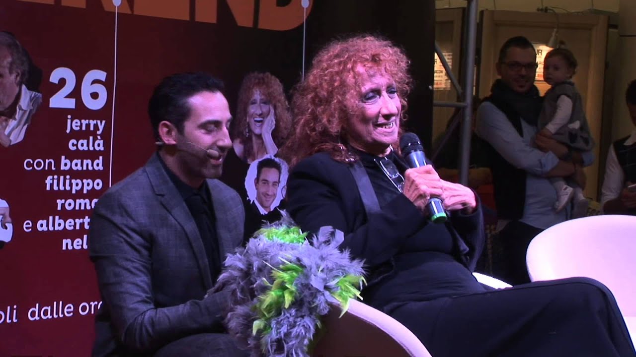 Matteo Viani delle Iene e Anna Mazzamauro - YouTube