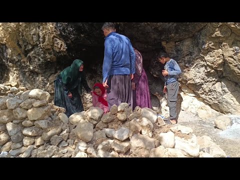 A woman who gives birth in a cave with severe pain
