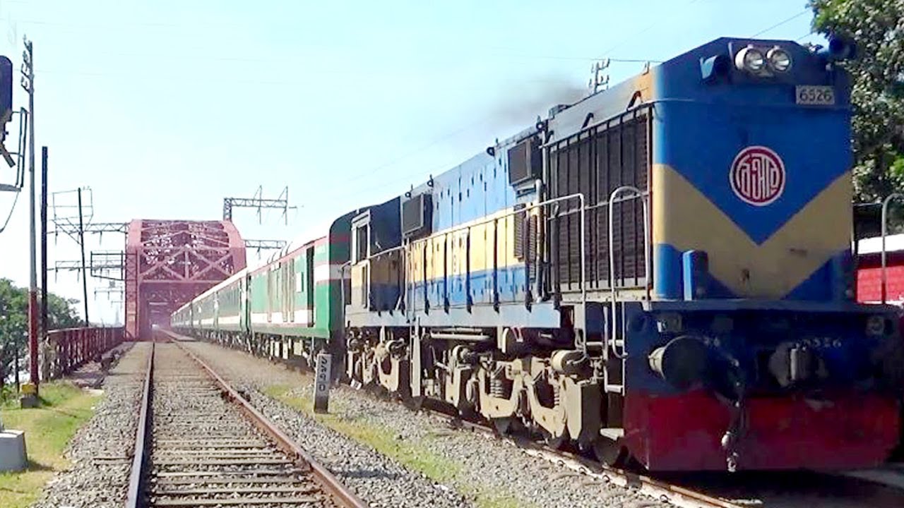Maitree Express Train is Departing 102 Years old Harding Bridge of ...