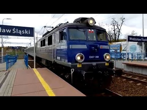 IC Cracovia - EU07-368 ozdobiony herbem Krakowa i flagą Polski | PKP Włodzisław Śląski - YouTube