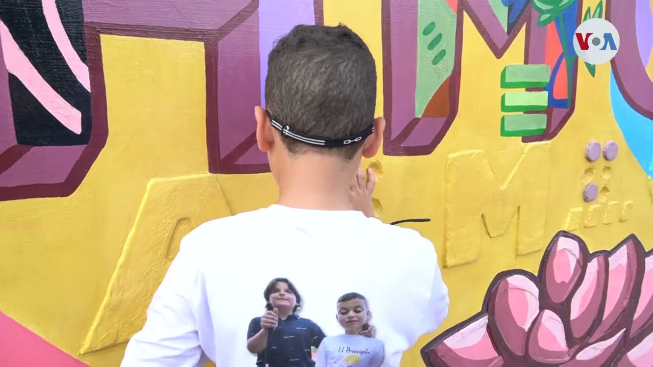 Inauguran primer mural en braille de Venezuela - YouTube