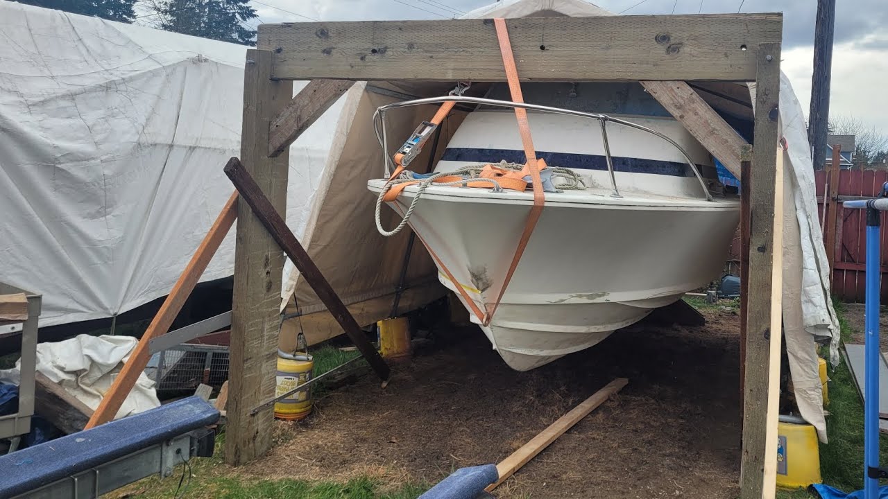 Bertram Bahia Mar 20 bottom sand & paint - YouTube