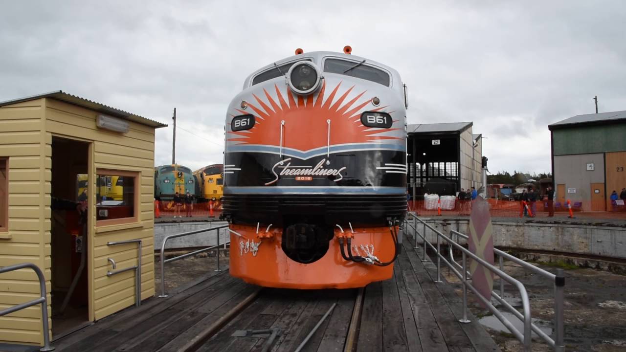 Streamliners 2016- Bernie Baker takes Bernie Baker loco B61 on the ...