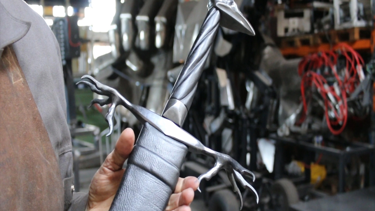 Forging a Warlock sword, the complete movie. - YouTube