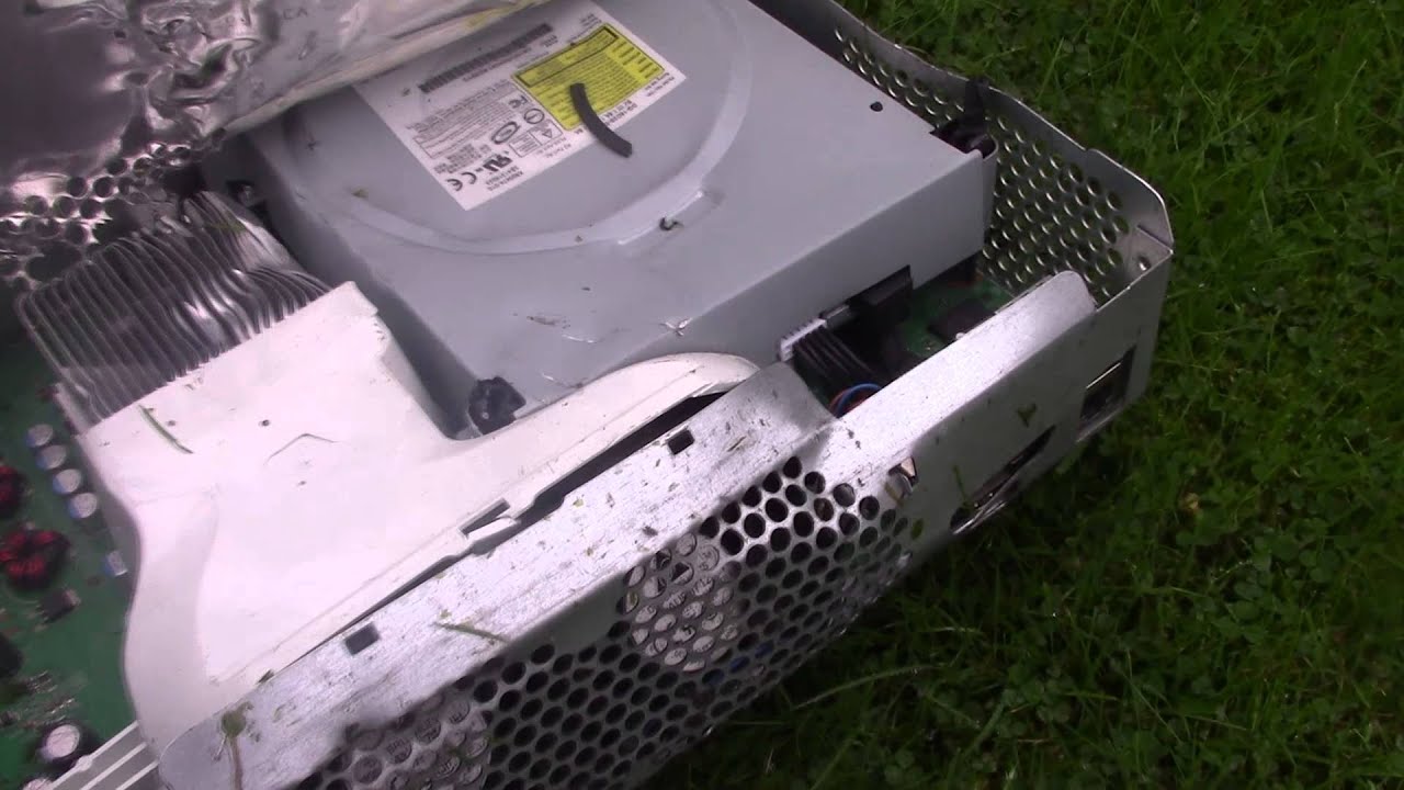 DESTROYING MY XBOX 360 - YouTube
