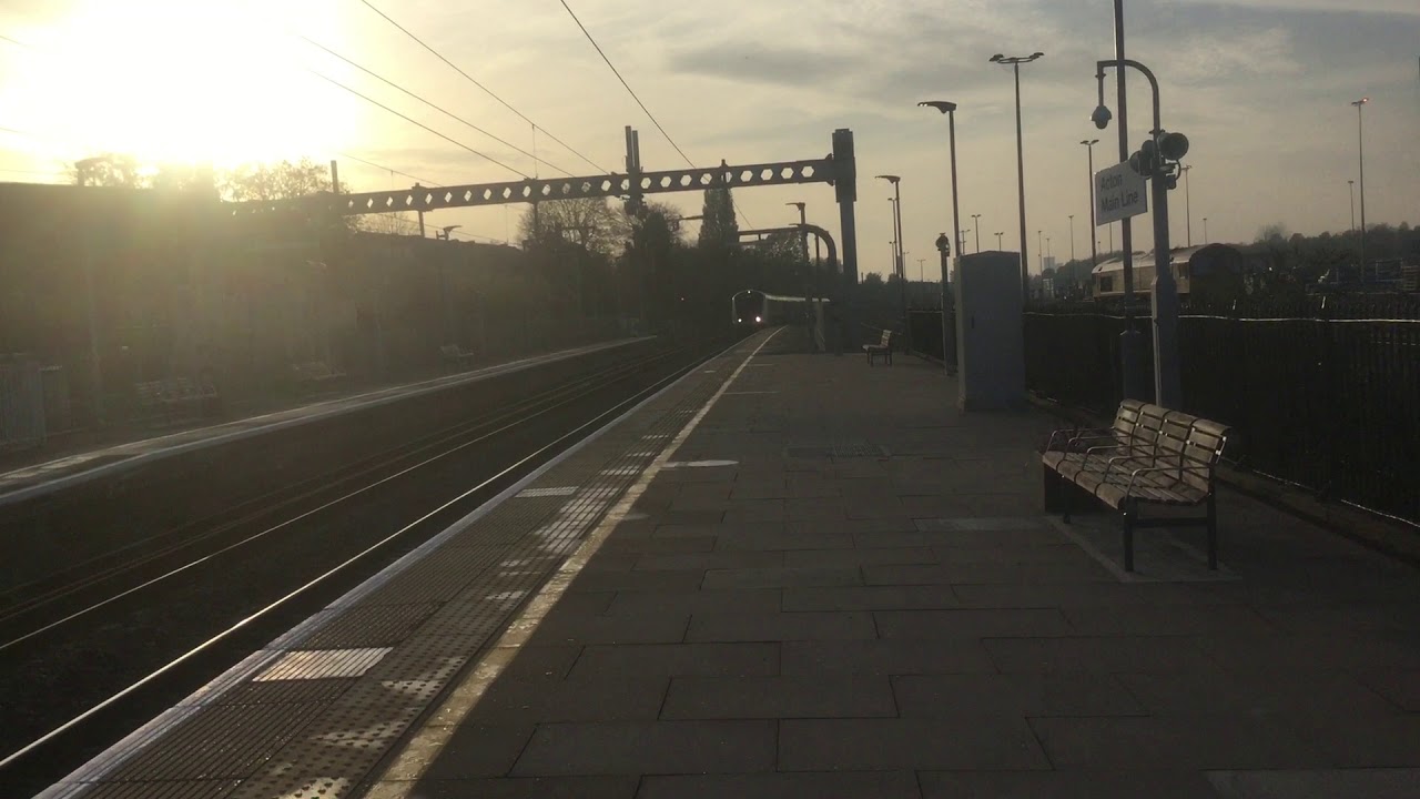 TfL rail class 345 passing at Acton main line - YouTube