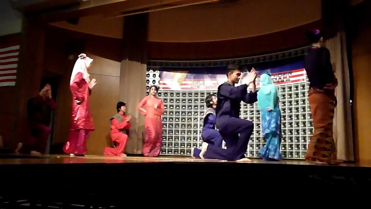 Tarian Canggung MalaysianNight2011 MSAJ Japan - YouTube