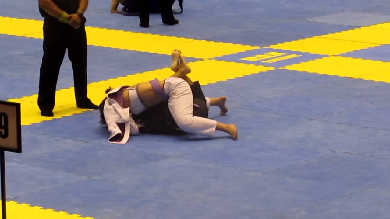Campeonato Brasileiro CBJJ 2015 - Bruna Gosson X Amanda Fernandes - YouTube