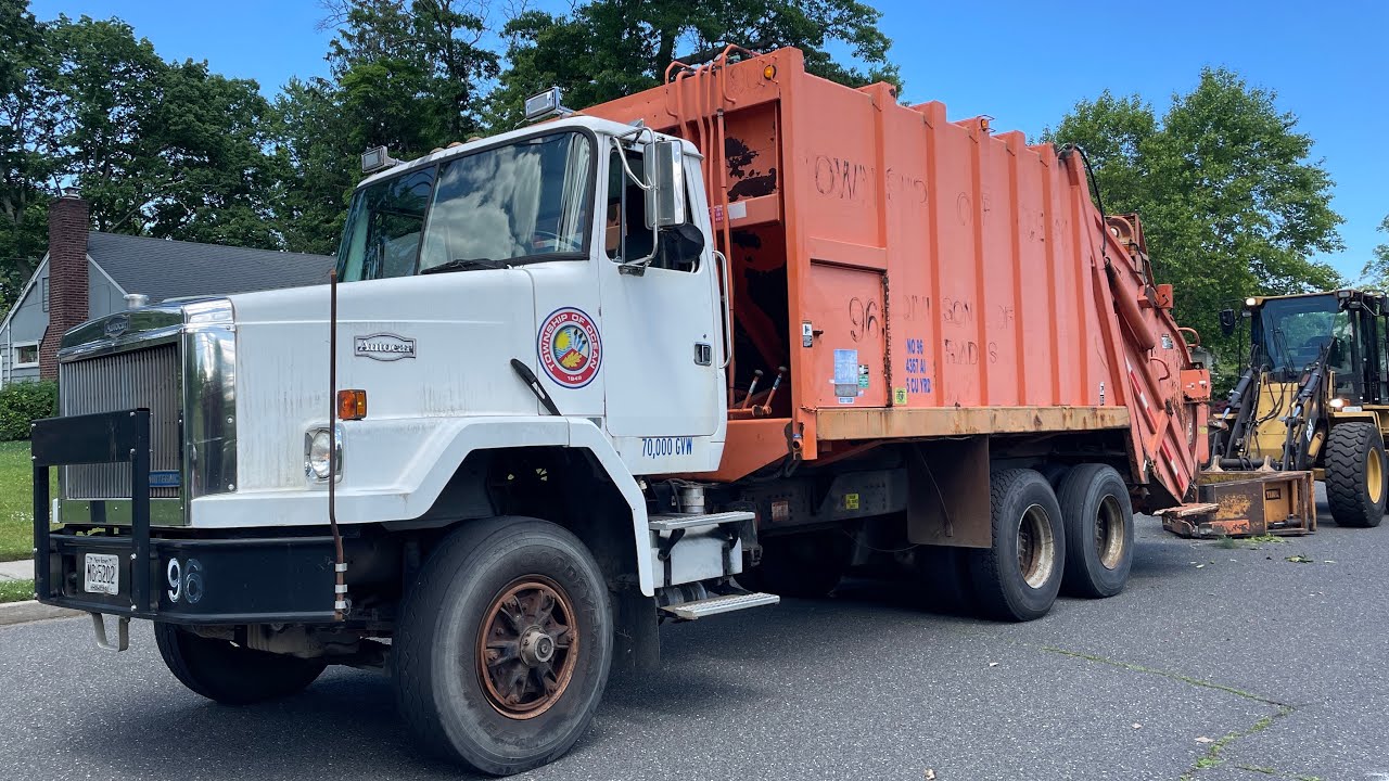 Ocean Autocar Leach 2Rll Rear Loader Garbage Truck Packing Branches ...