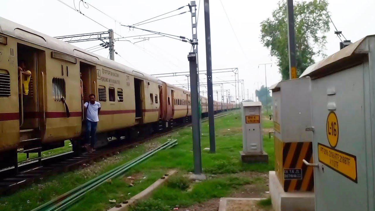 Rewari Bathinda Express Train | Arriving in Bathinda Junction | - YouTube