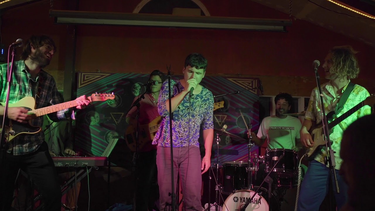 Tom Quell - I Wanna Hold Your Hand (Live Cover) - YouTube