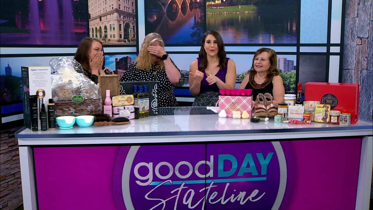 Vicki Harris is announced as the 2023 GDS Mom of the Year - YouTube