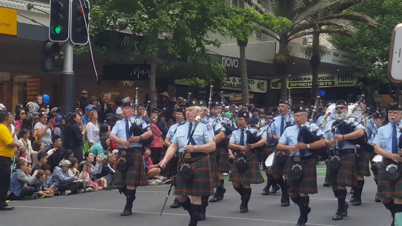 Farmers Santa Parade 2016, Auckland, NZ-NZ Police Band - YouTube