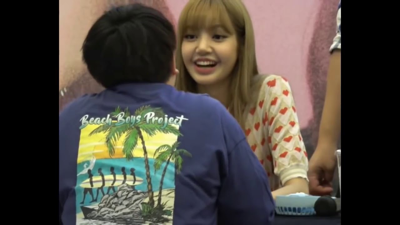 BLACKPINK LISA with FANBOY in “SQUARE UP FANSIGN 2018 “ - YouTube