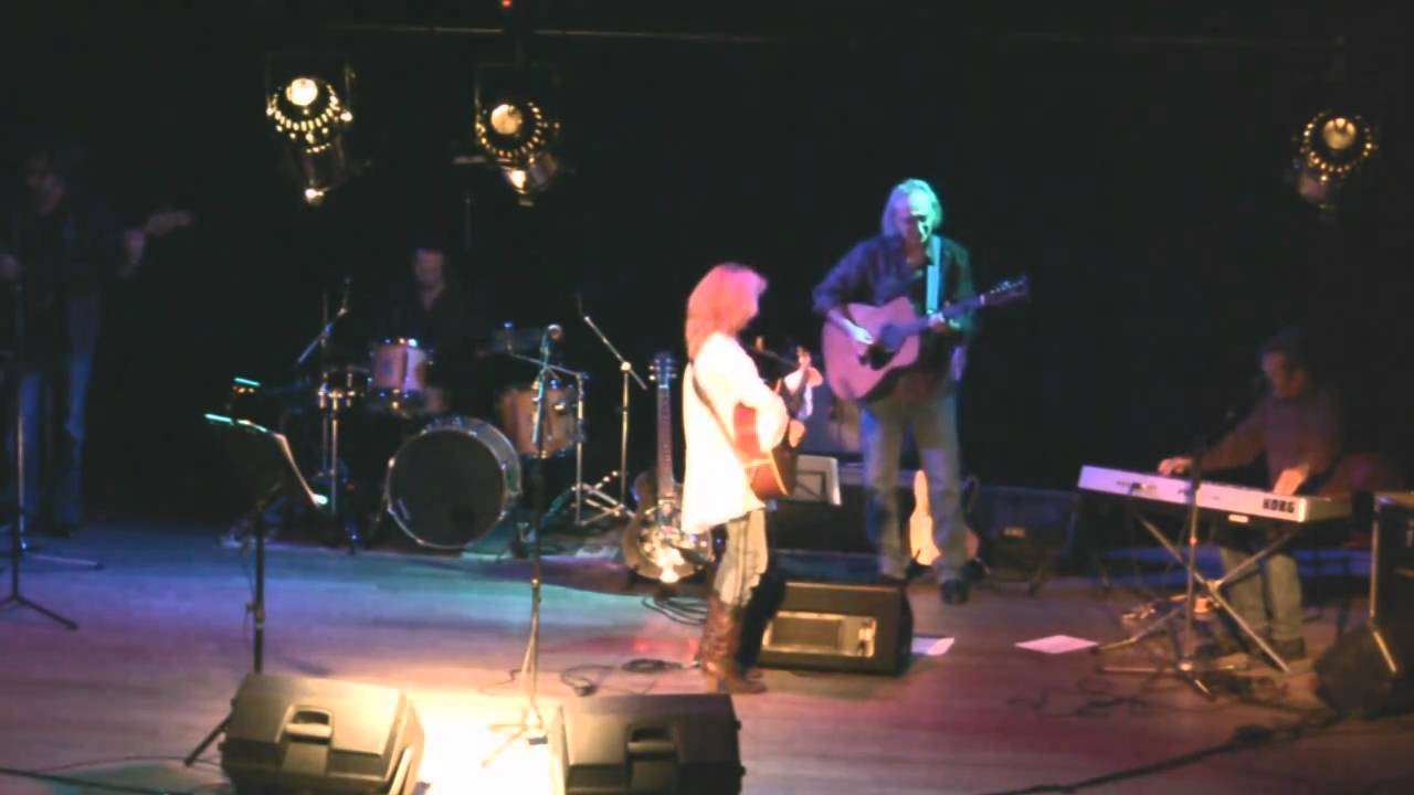 YANNE MATIS "HOMMAGE A JOAN BAEZ" - LIVE - YouTube