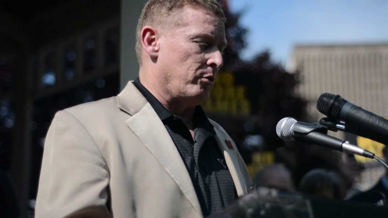 Virginia Tech Father Supports the Second Amendment - YouTube