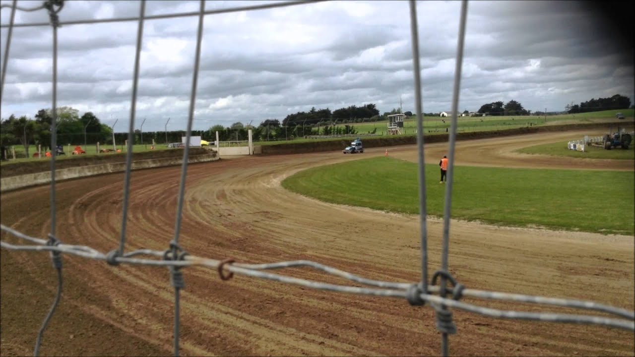 Thrashing my ministock at Harrisville Speedway - YouTube