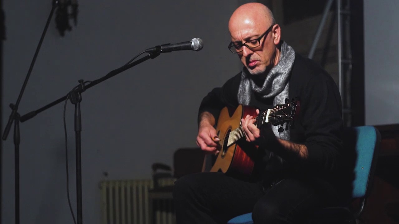 Roberto De Luca Fingerstyle guitar extracts live@Abbazia di Farfa 21 12 ...