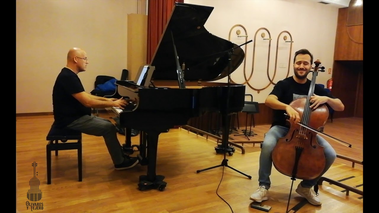 LUCÍA (J. M. SERRAT) - OLIVARES & TEJERO - YouTube