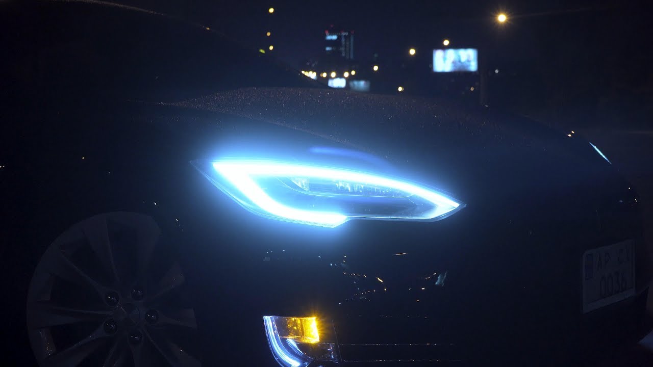 Tesla Model S. Night. City. Sony A7 III lowlight. 4K - YouTube