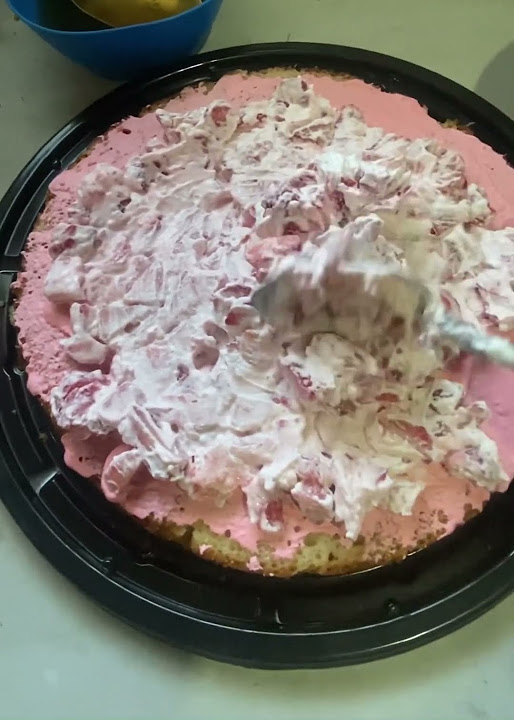 Pastel 🍰 relleno de fresas🍓🍓con crema - YouTube