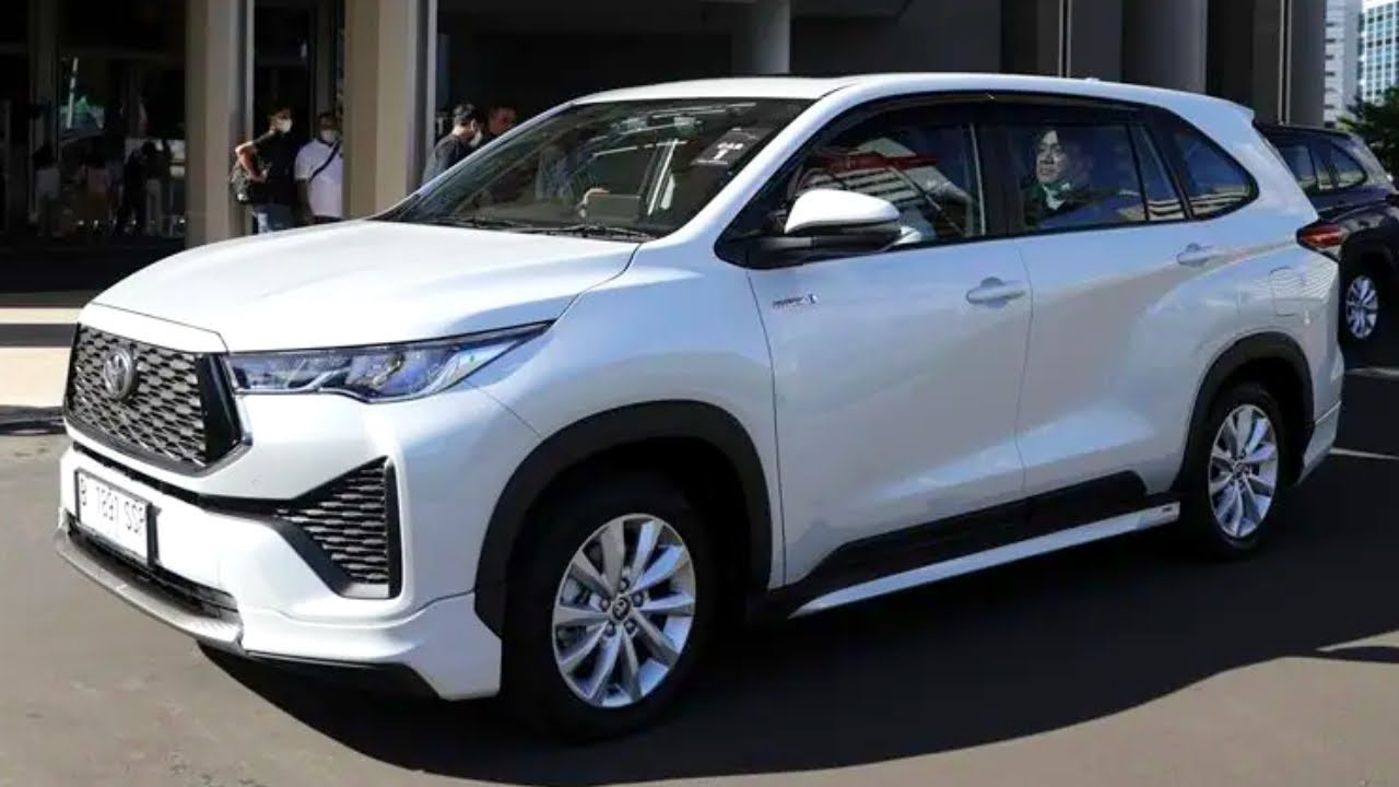 New Toyota Innova Hycross 2023 India | Launch Date , Features and ...