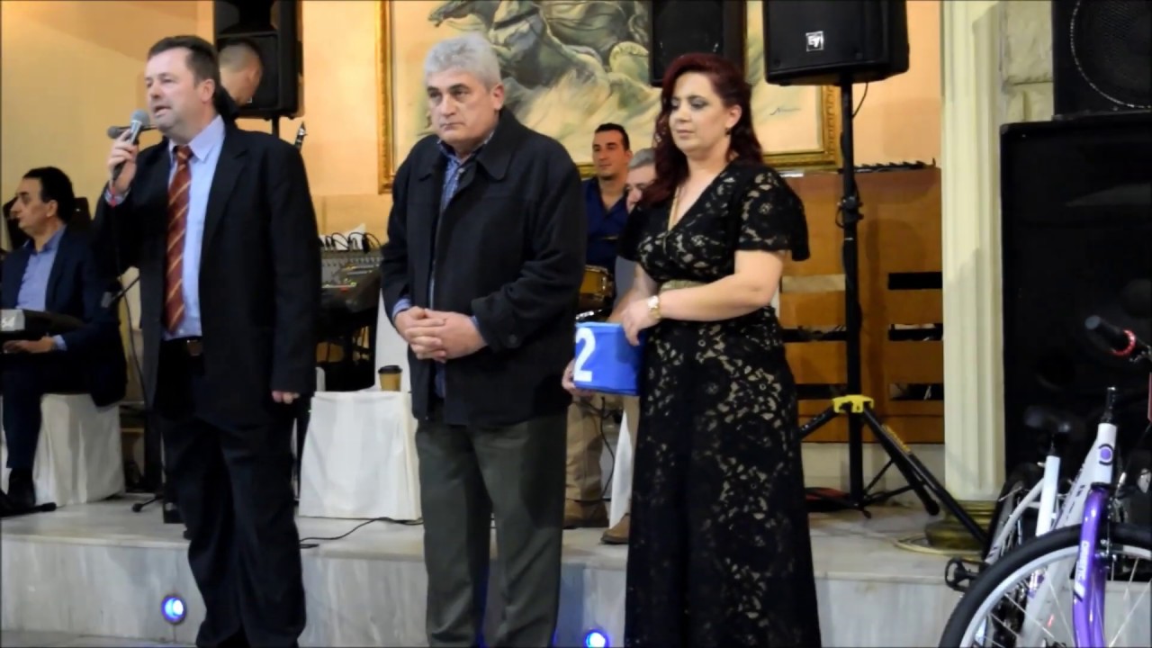 Κοπη πιτας «1ο και 2ο Δημοτικο Σχολειο Φαρκαδονας» - YouTube