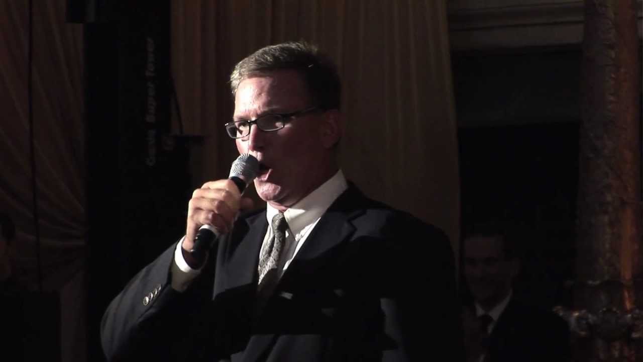 Jim Cornelison Sings National Anthem at Chicago Wedding - YouTube